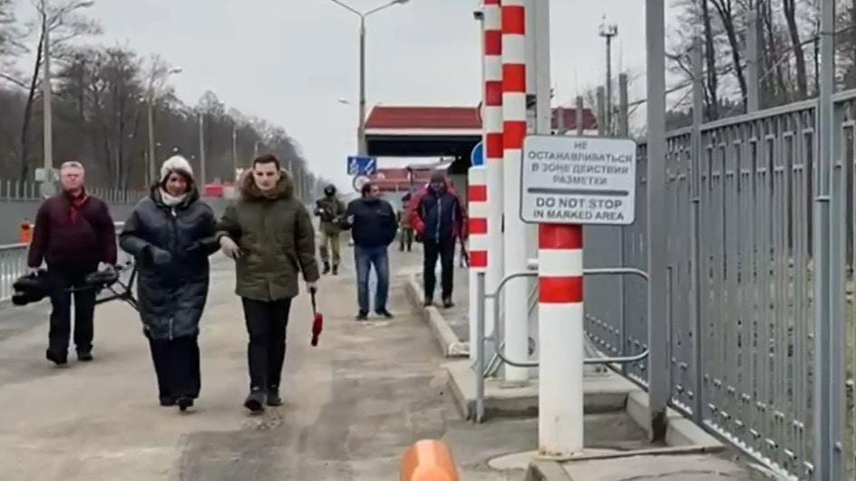 International reporters tour checkpoint at Belarus-Ukraine border ...
