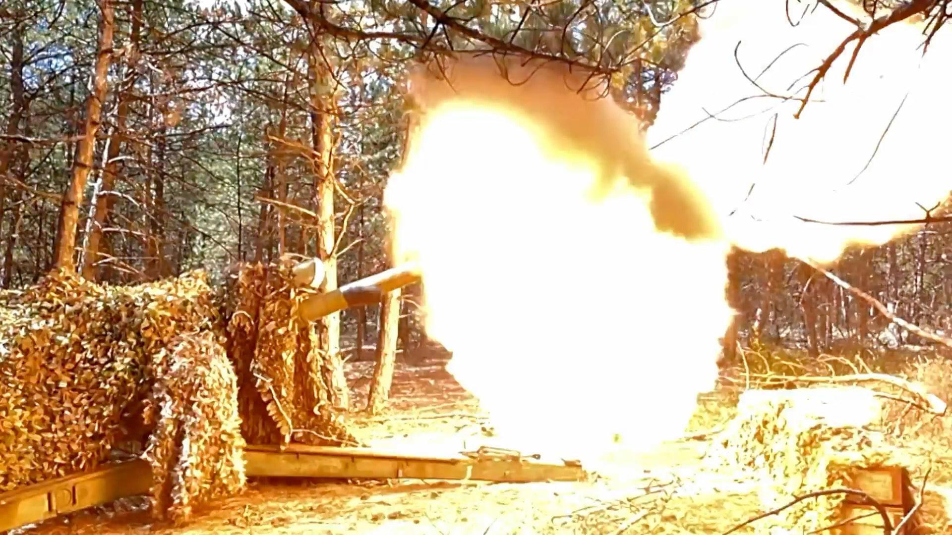 Ready, aim, fire! - Russian howitzer crew on combat missions in ...