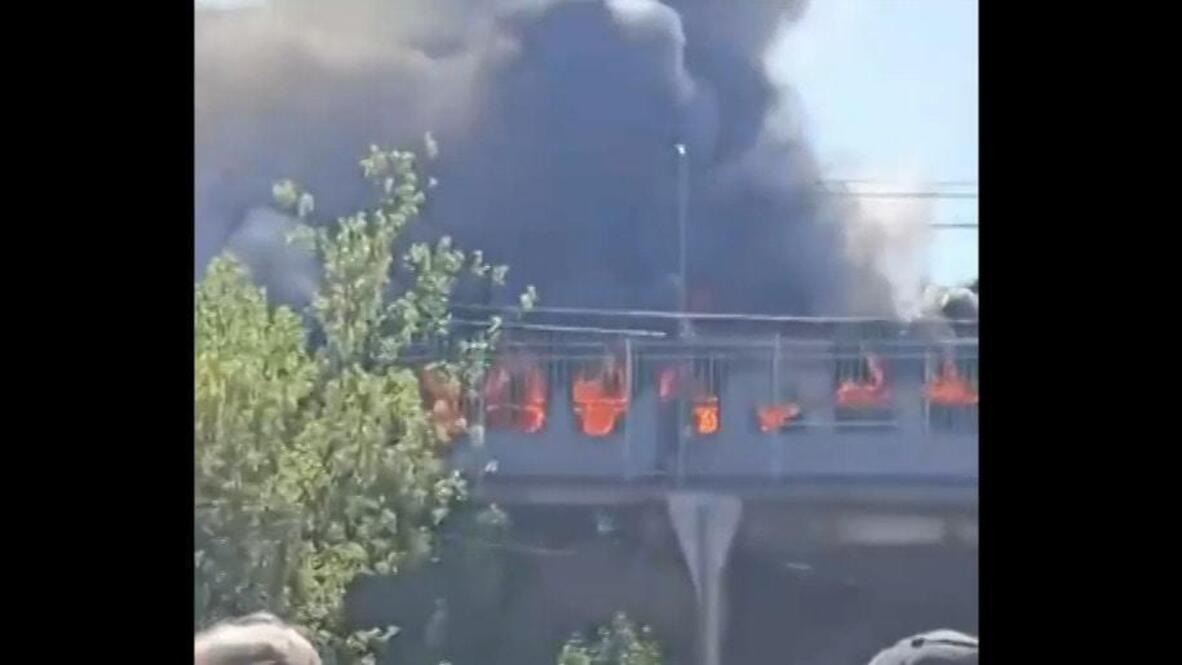 Massive blaze engulfs commuter train in Moscow region | Video Viory